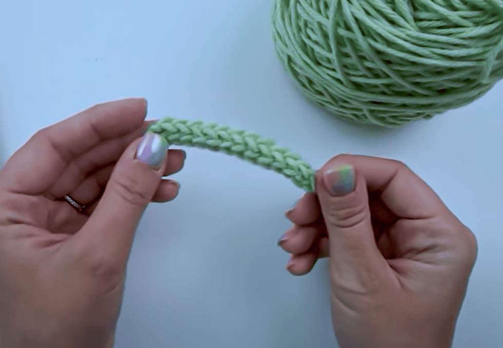 33 Beginner Friendly Crochet Tutorials - Two Brothers Blankets