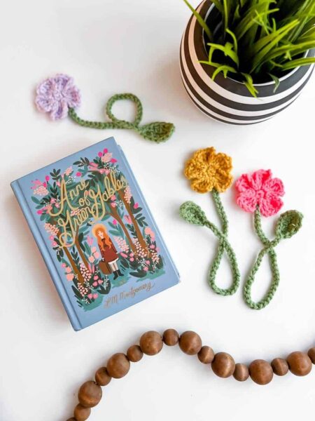 35 Crochet Patterns For Book Lovers - Two Brothers Blankets